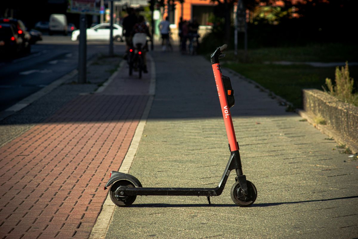 E-Scooter Injuries & Kids: Alberta Legal Risks for Parents | Weir Bowen LLP